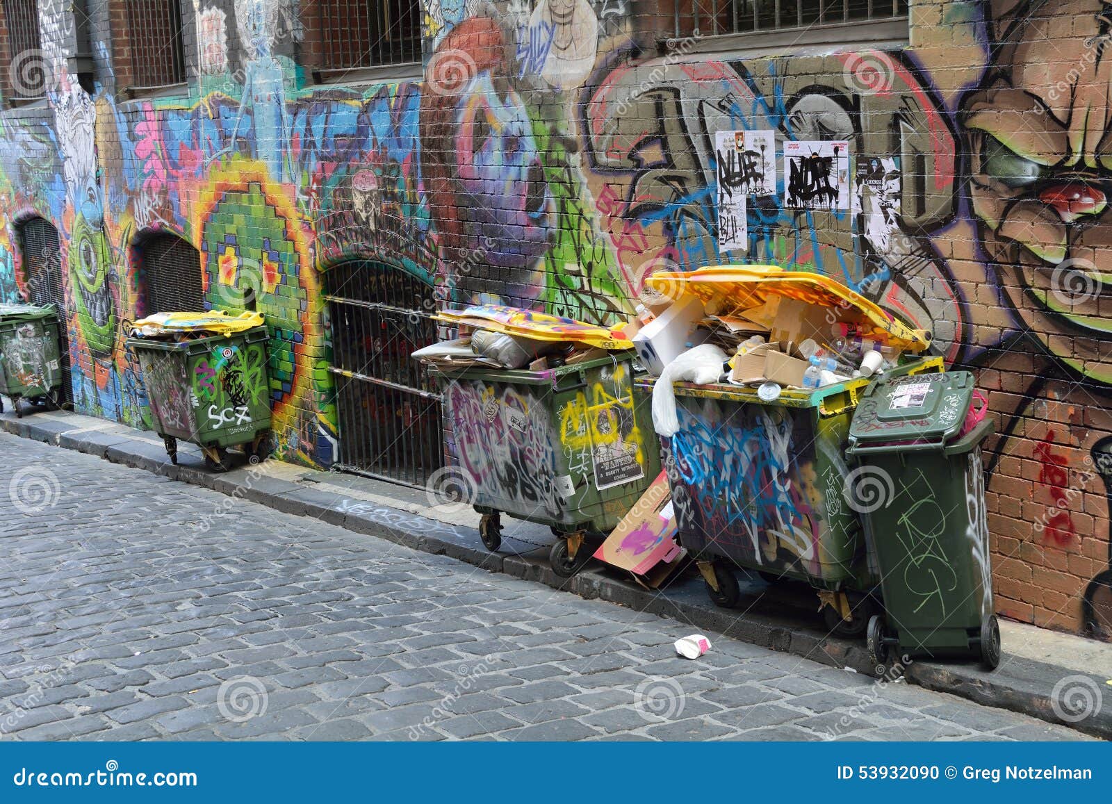 Graffiti and Trash in Alleyway Editorial Image - Image of alleyway ...
