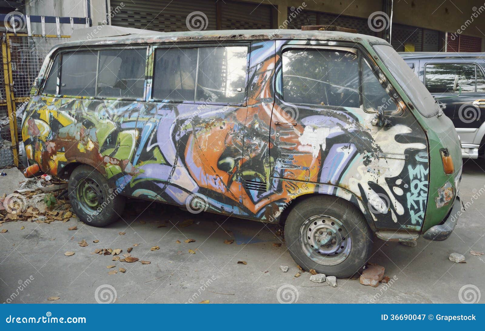 Graffiti van editorial photography. Image of lifestyle - 36690047