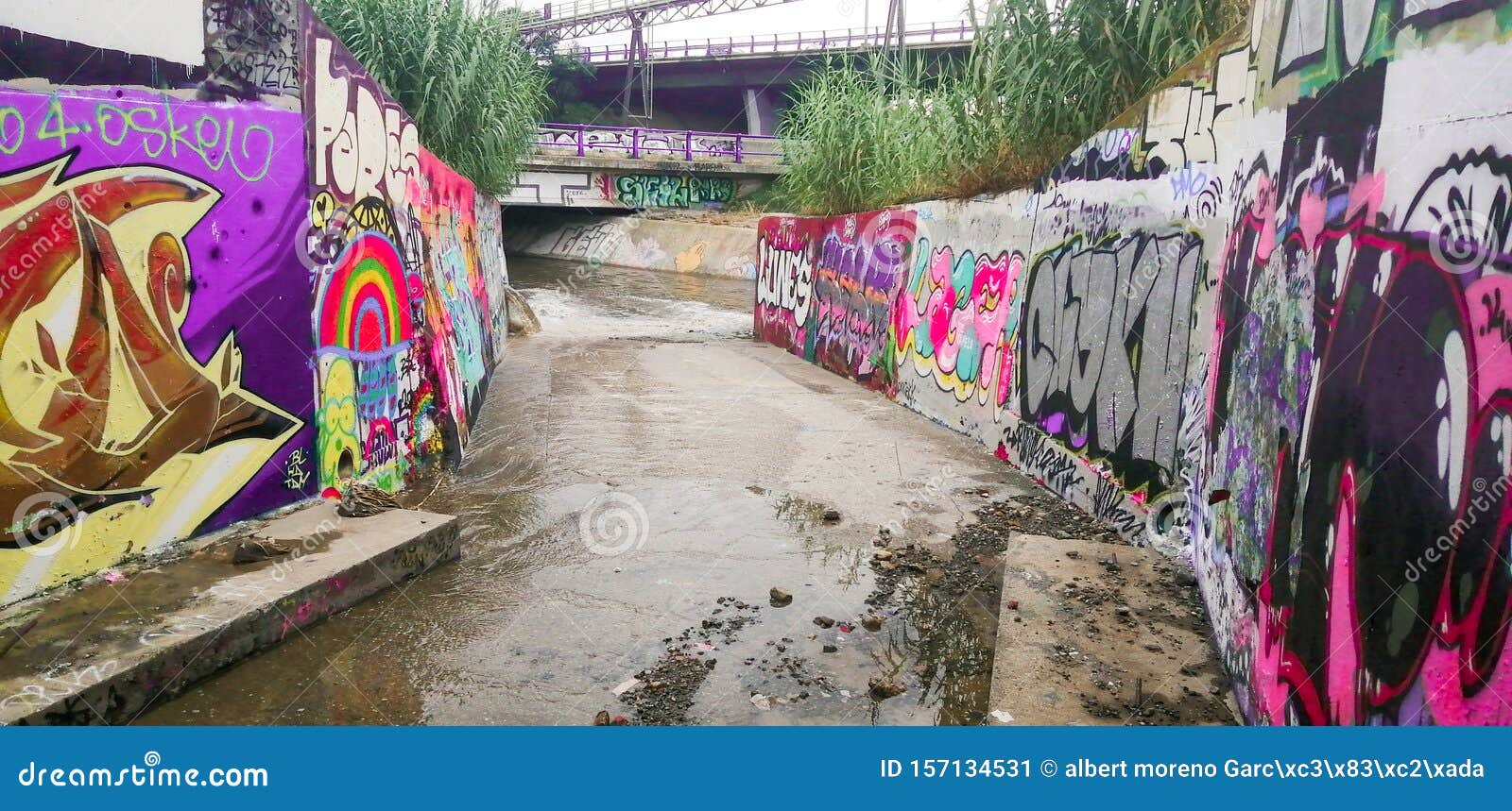 Graffiti wall editorial photo. Image of graffiti, water - 157134531