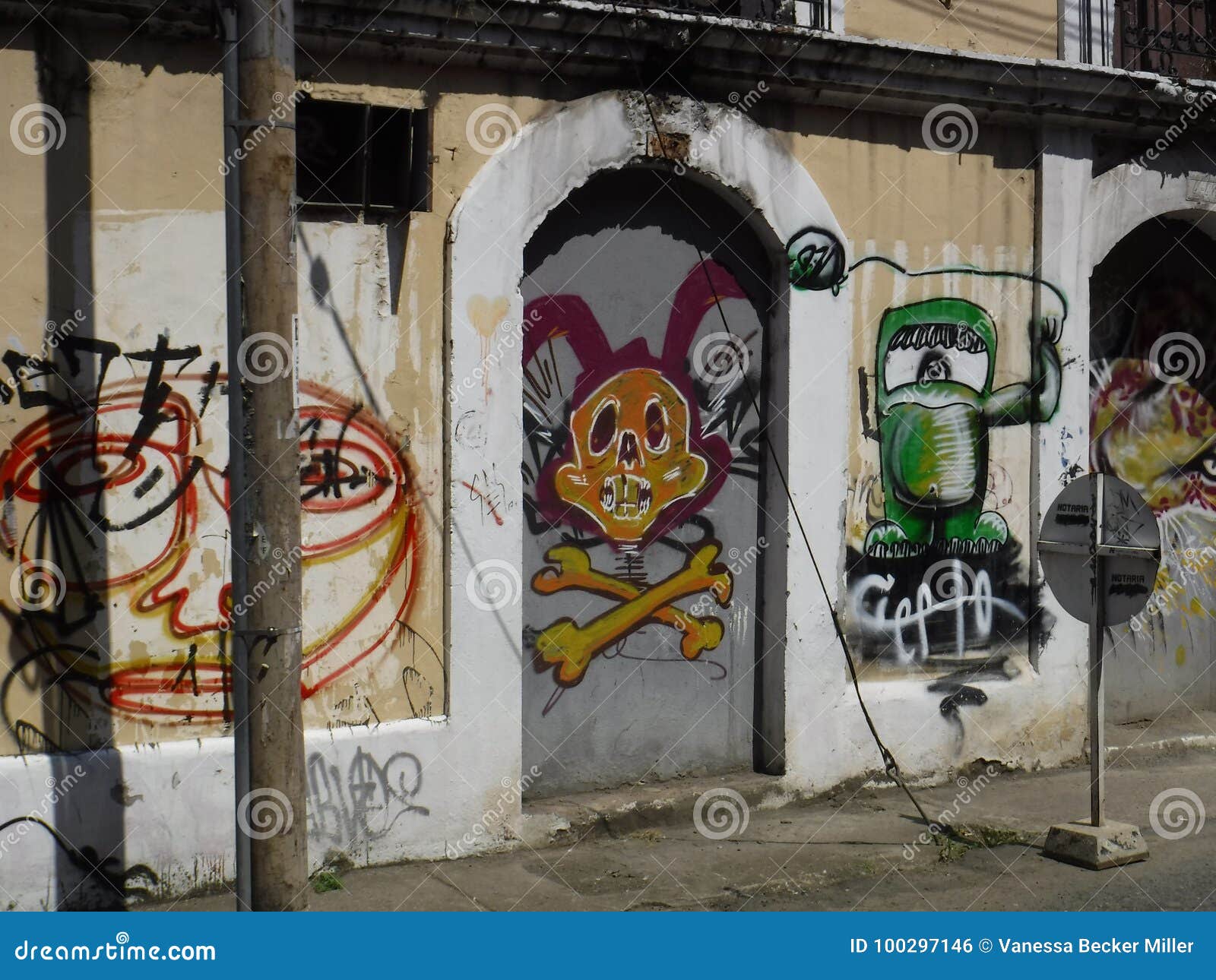 Cali graffiti editorial photo. Image of cali, building - 100297146