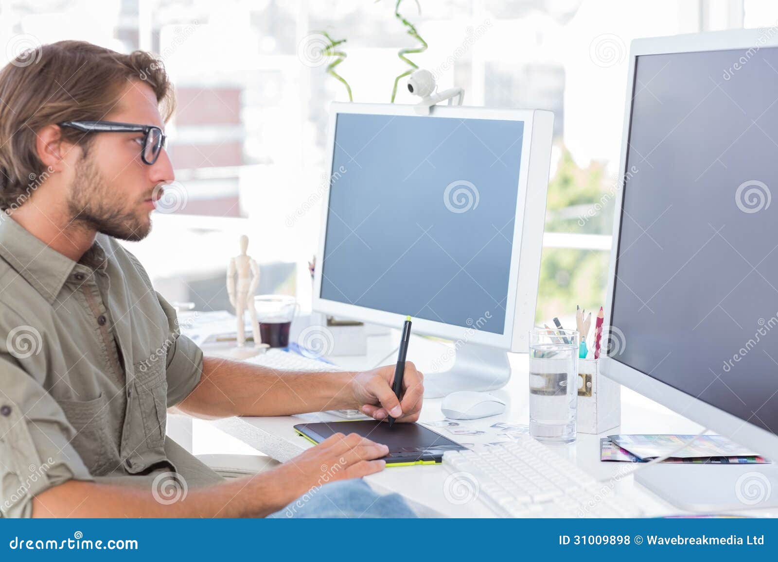 Grafiker, Der Grafiktablette Verwendet Stockfoto - Bild von beiläufig ...