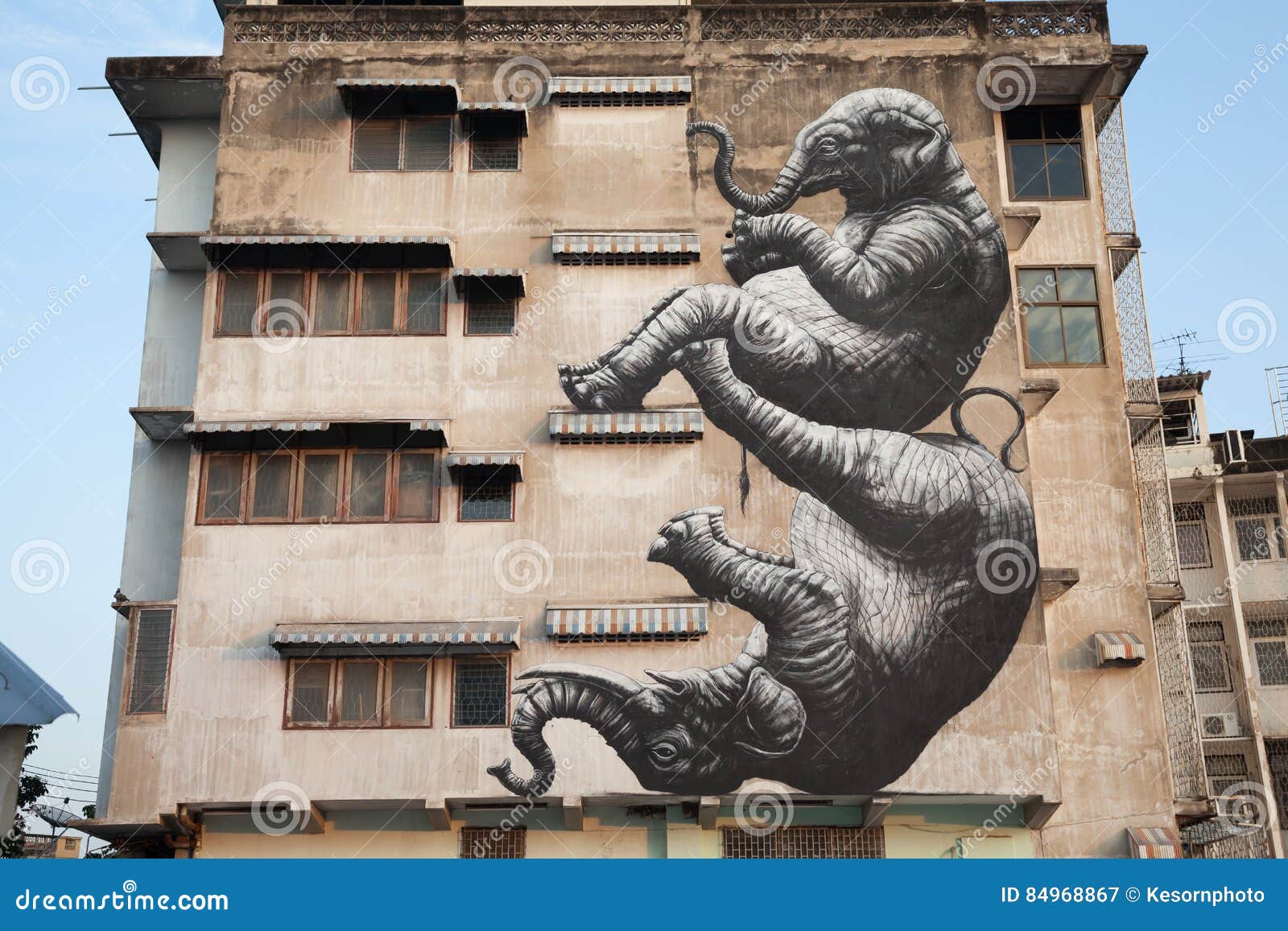 Grafity on building editorial photography. Image of city - 84968867