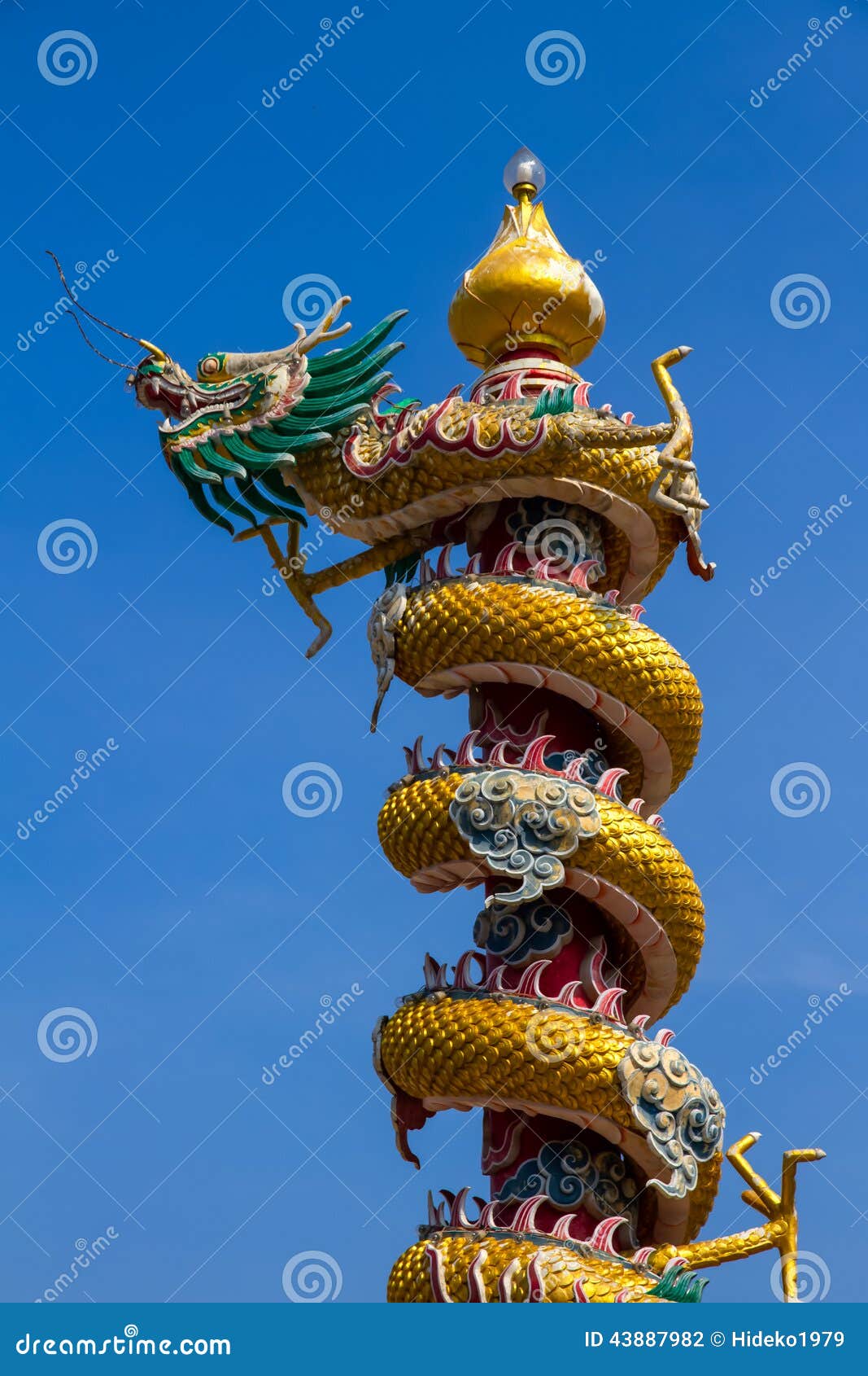 Gragon d'or photo stock. Image du méditation, vieux, décoratif - 43887982