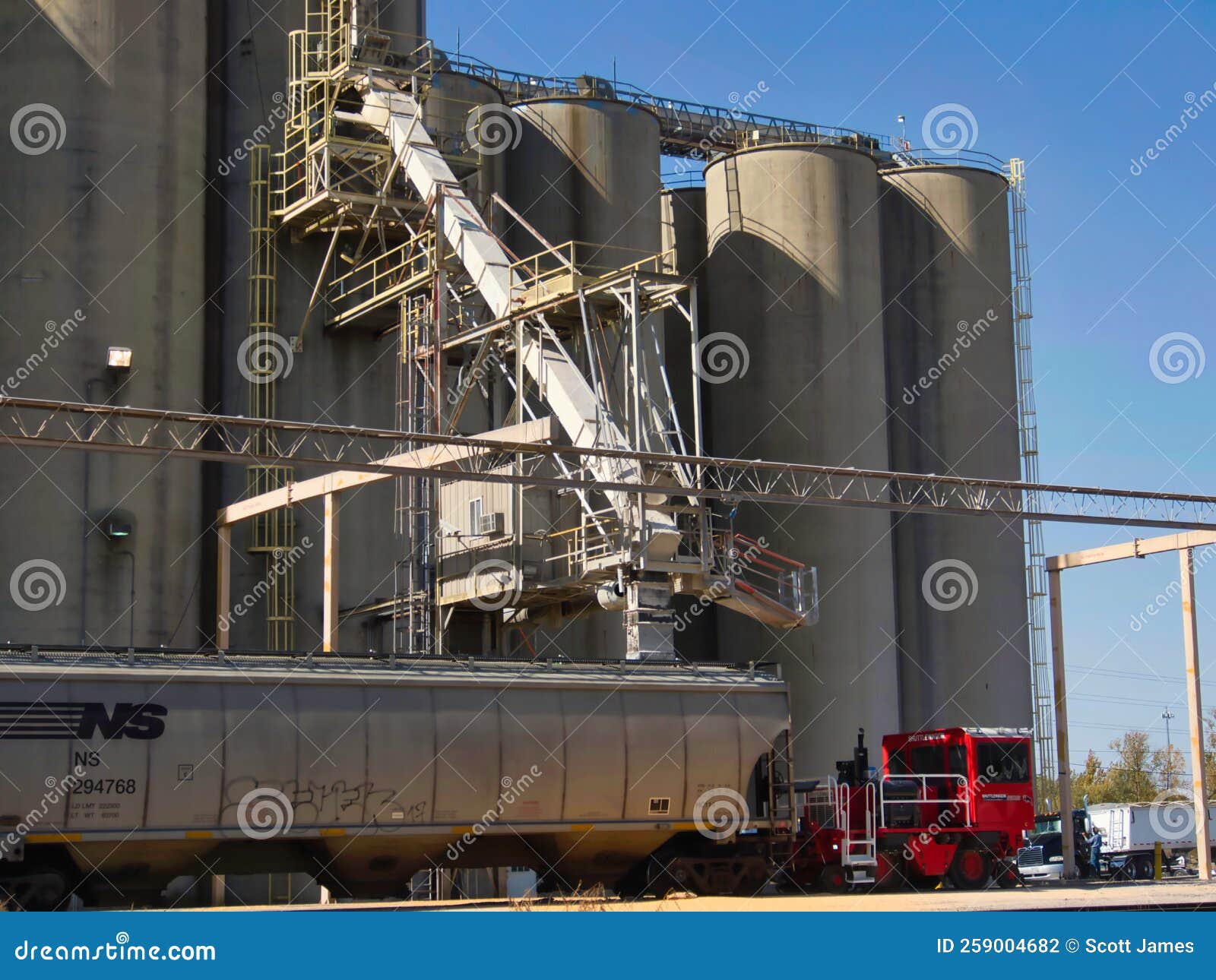 Grain / Corn Loading in Circleville Ohio Wide View Editorial ...