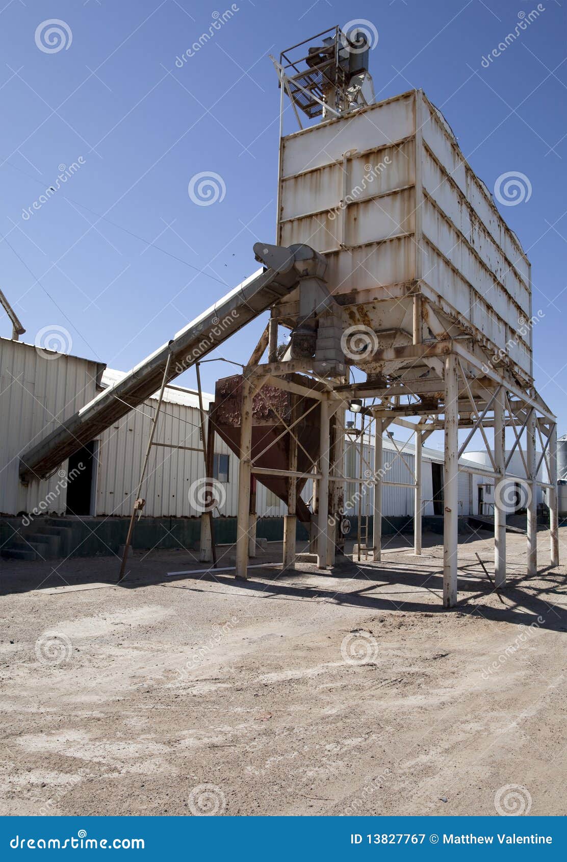 Grain loading equipment stock image. Image of farming - 13827767