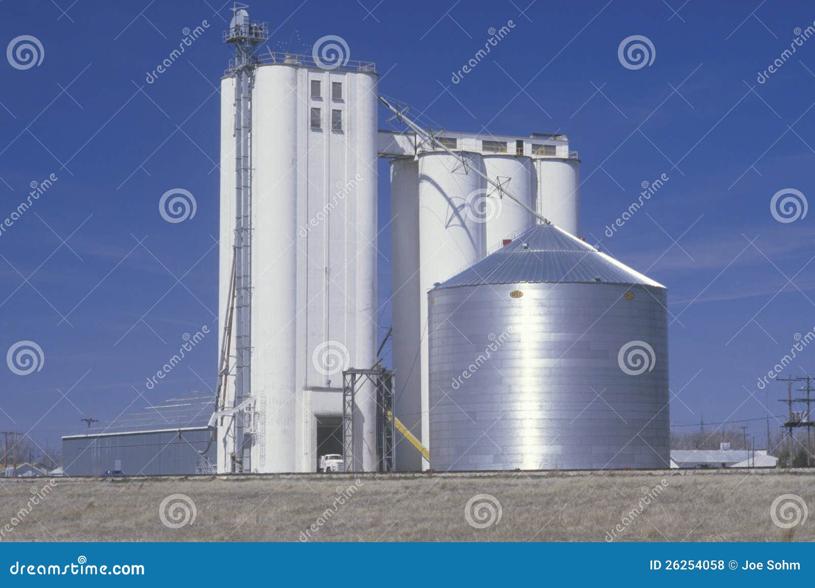 Grain silo co-op stock photo. Image of silos, coop, grain - 26254058