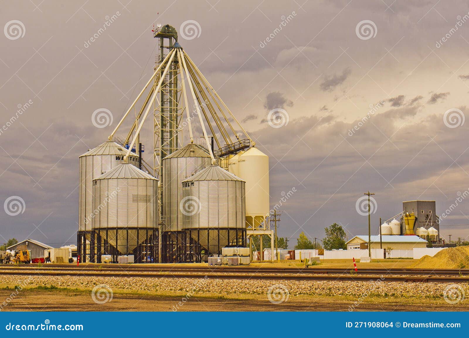 Grain Silo Complex in Saskatchewan Editorial Stock Image - Image of ...