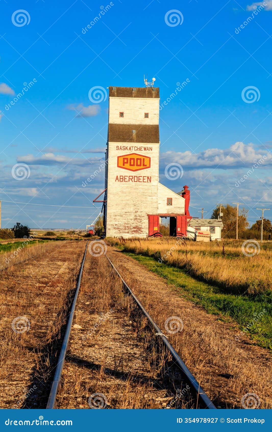 A Grain Silo with a Sign that Says Pool Aberdeen Stock Image - Image of ...