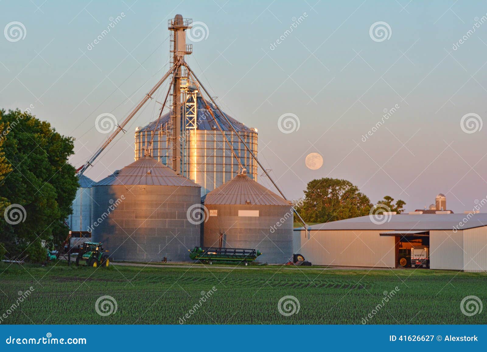 Grain Storage Bins 3 editorial photography. Image of farming - 41626627
