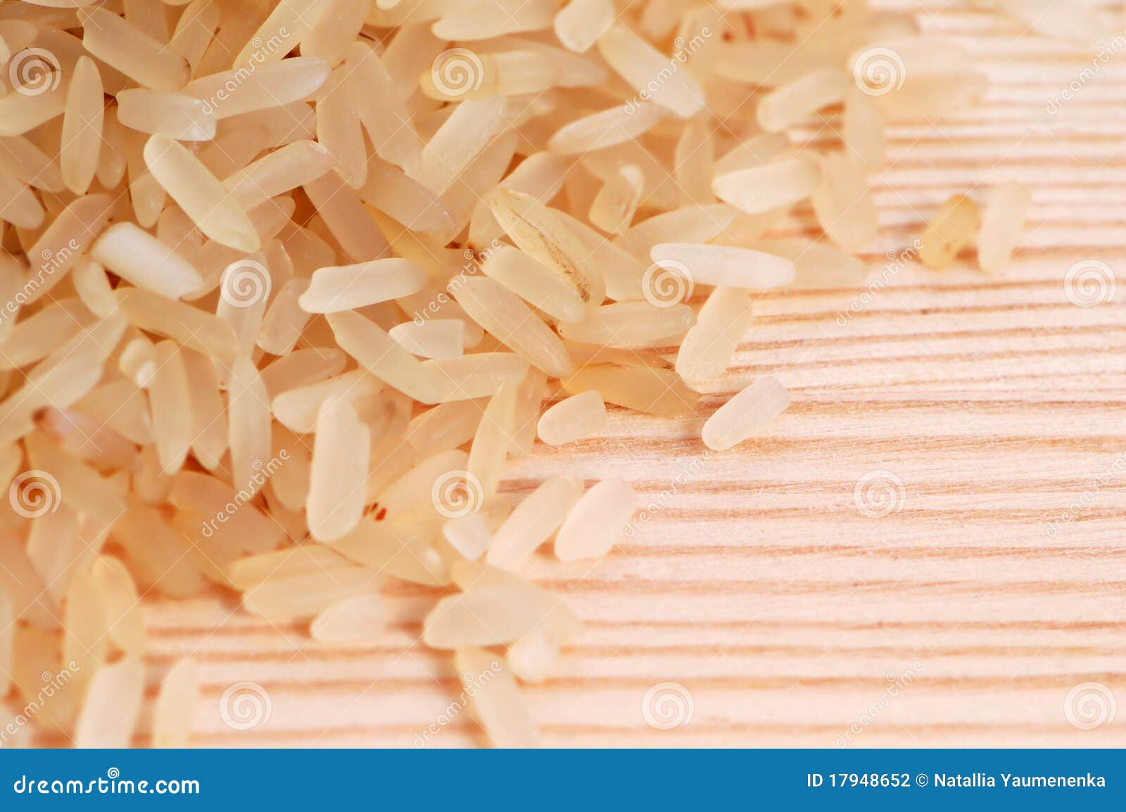 Graines de riz photo stock. Image du céréale, cuisine - 17948652