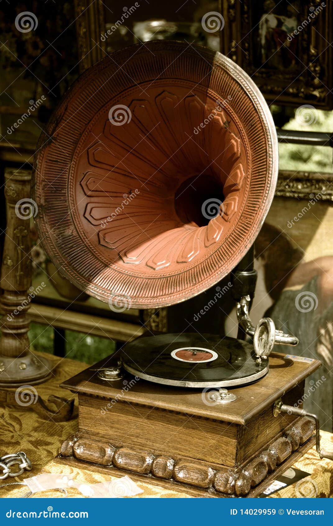 Grammophon stockbild. Bild von musik, megafon, spieler - 14029959