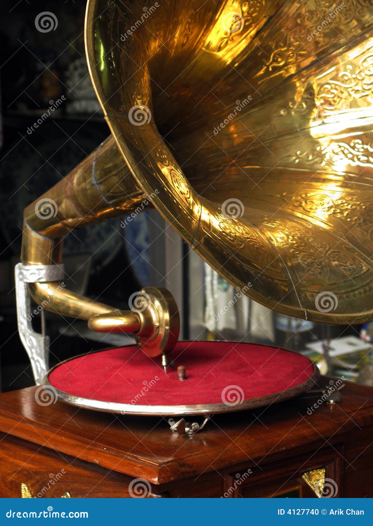 Gramofone antigo foto de stock. Imagem de colheita, giro - 4127740