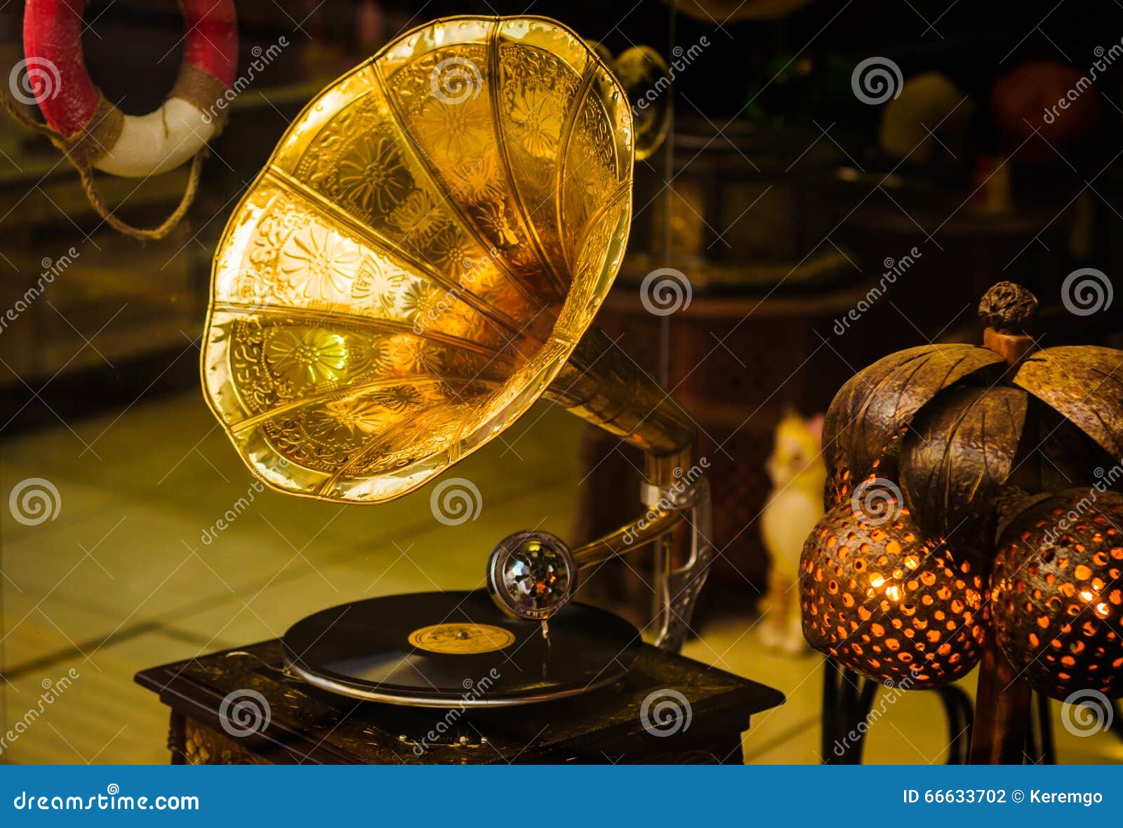 Gramofone antigo fotografia editorial. Imagem de peru - 66633702