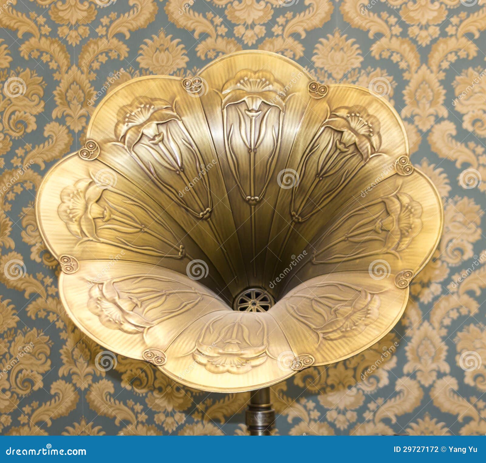 Old gramophone horn stock photo. Image of grunge, volume - 29727172