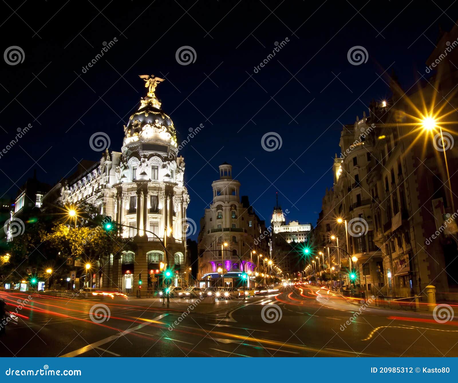 Gran Através Da Rua Em Madrid, Spain Foto de Stock - Imagem de exterior ...