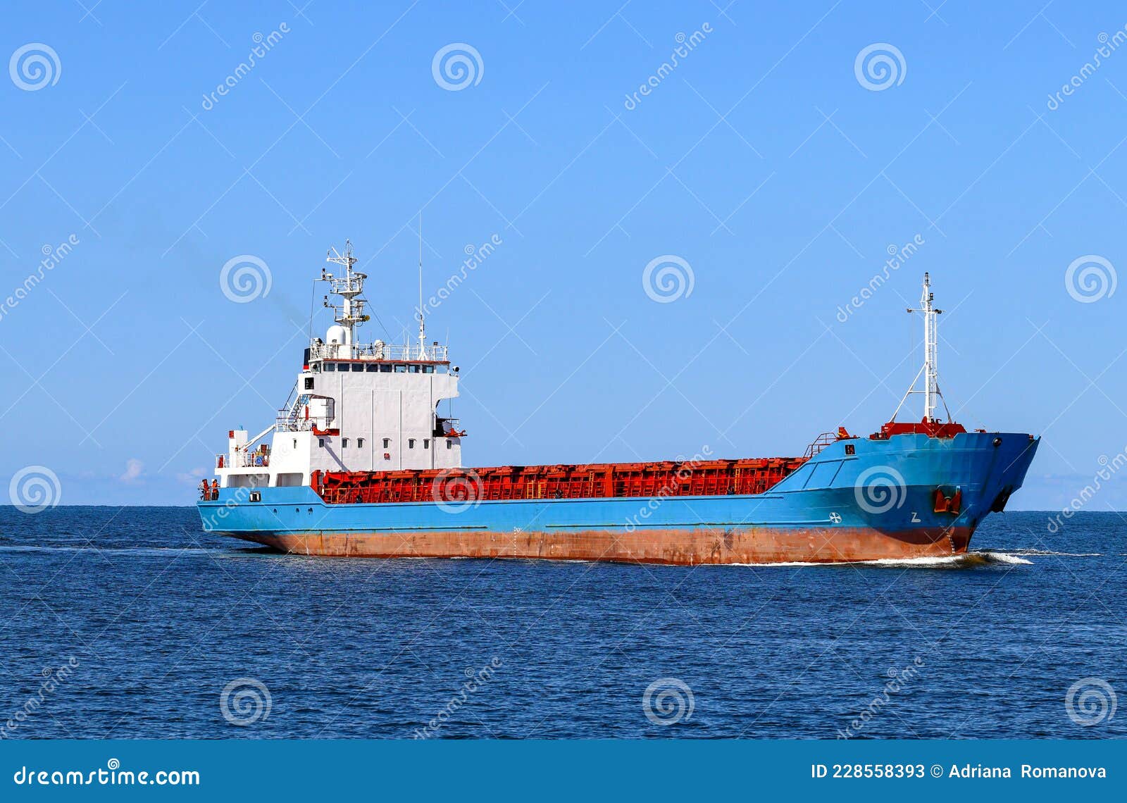 Gran Buque De Carga General En Alta Mar Imagen de archivo - Imagen de ...