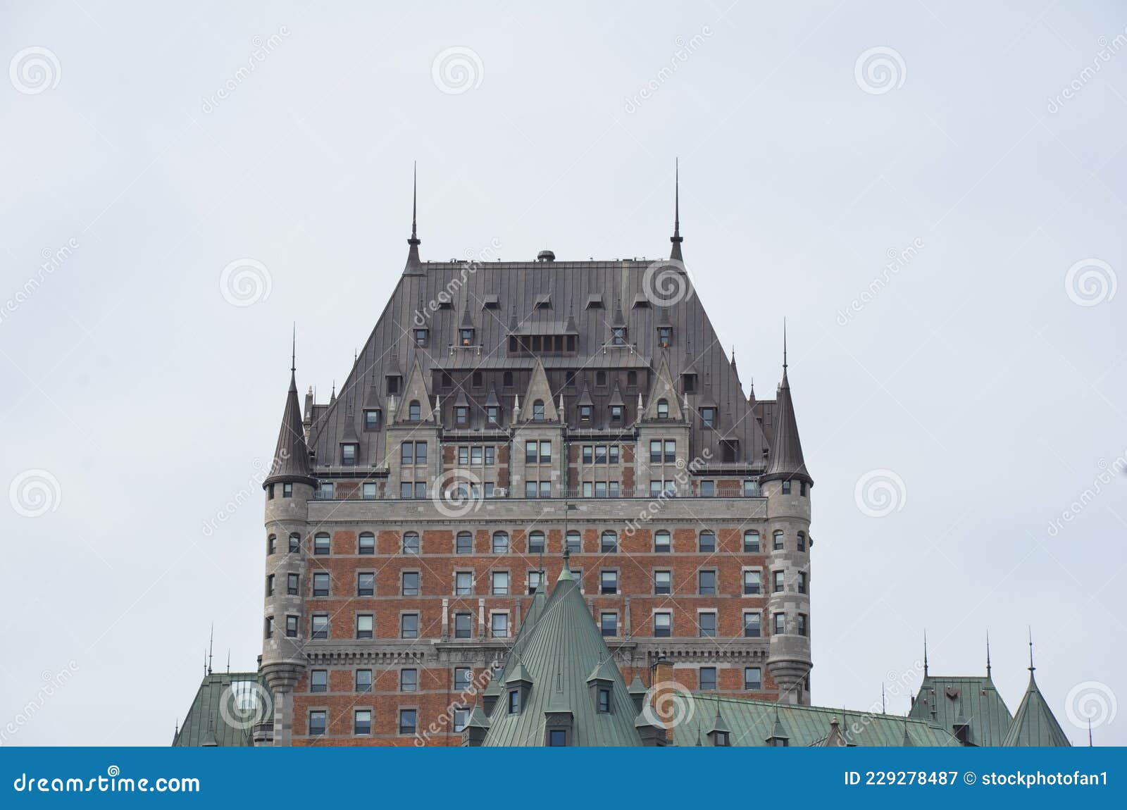 Gran Edificio De Castillo O Estructura En Quebec Canada Imagen de ...