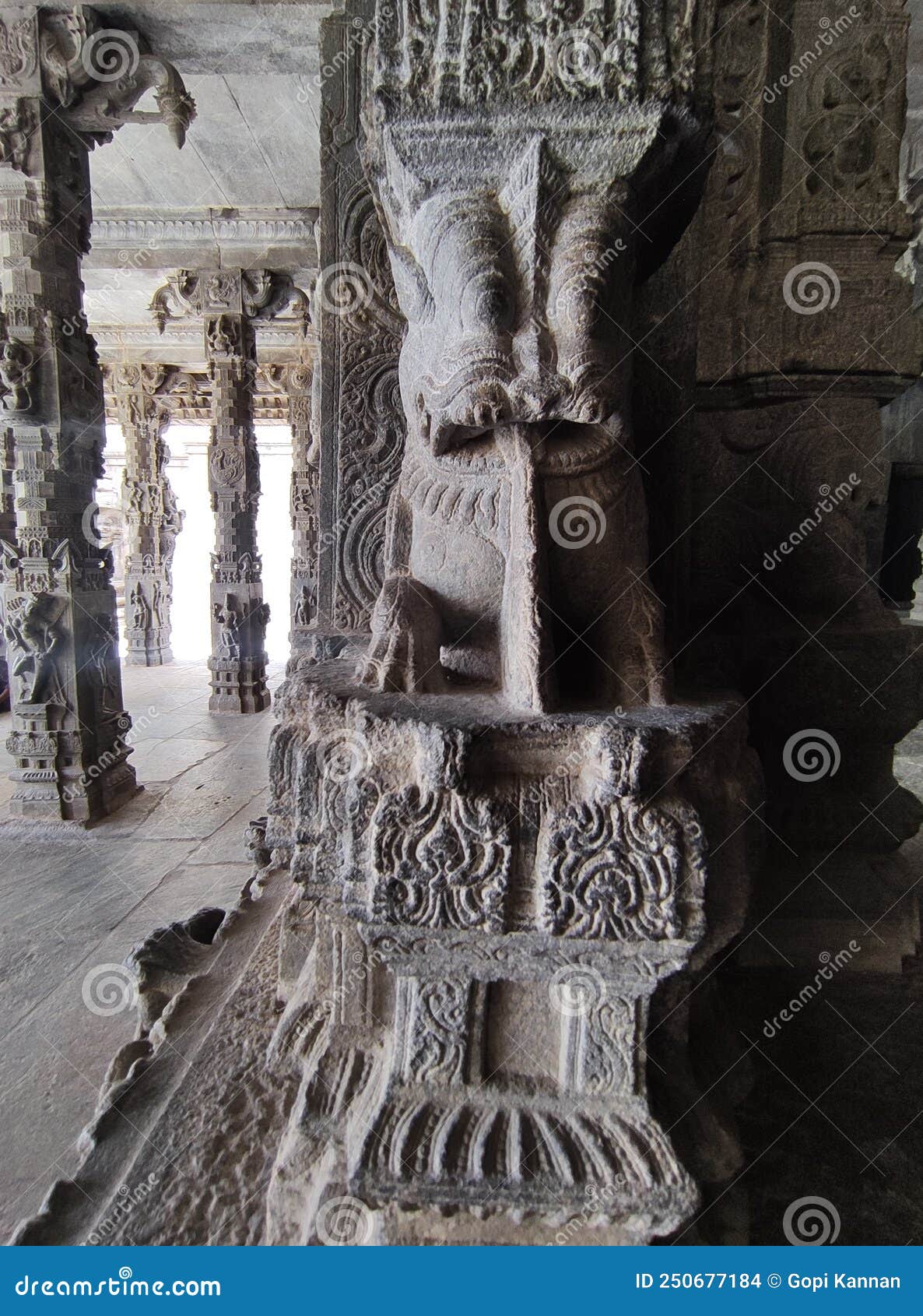 Gran estatua de yazhi foto de archivo. Imagen de grande - 250677184