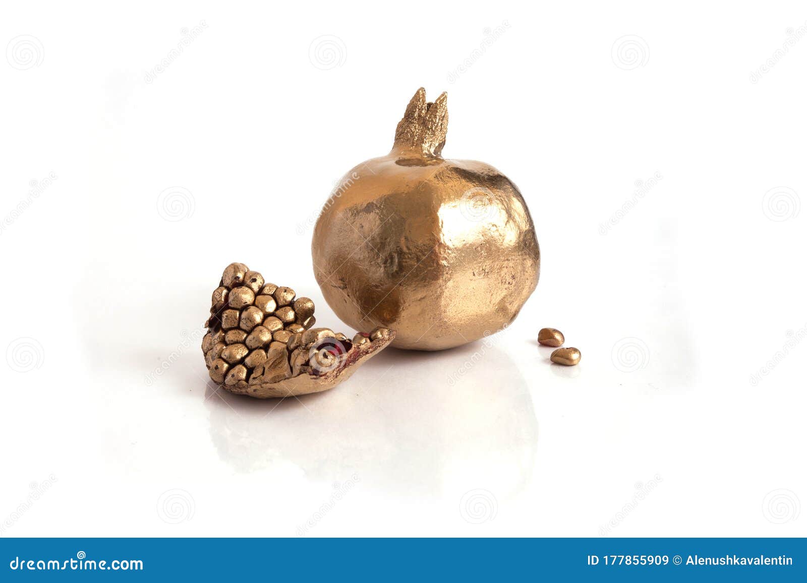 Granada Dorada De Color Aislada Imagen de archivo - Imagen de metal ...