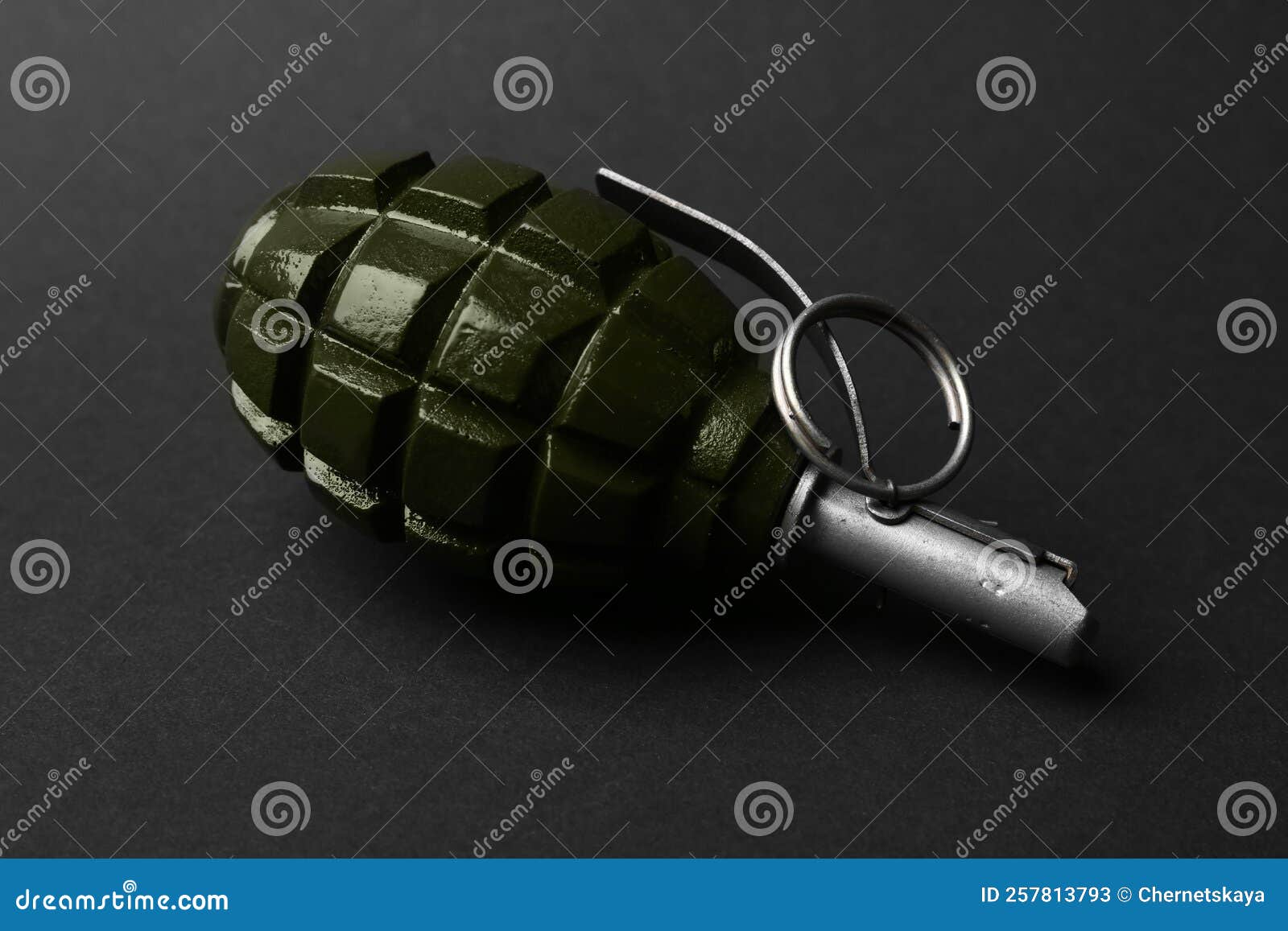 Granada Manual Sobre Fundo Preto. Arma Explosiva Imagem de Stock ...