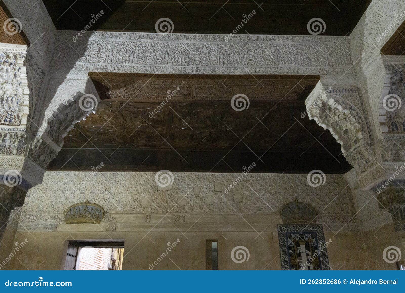 Arabic Geometric Patterns on Columns and Roof Inside Alhambra Palace ...
