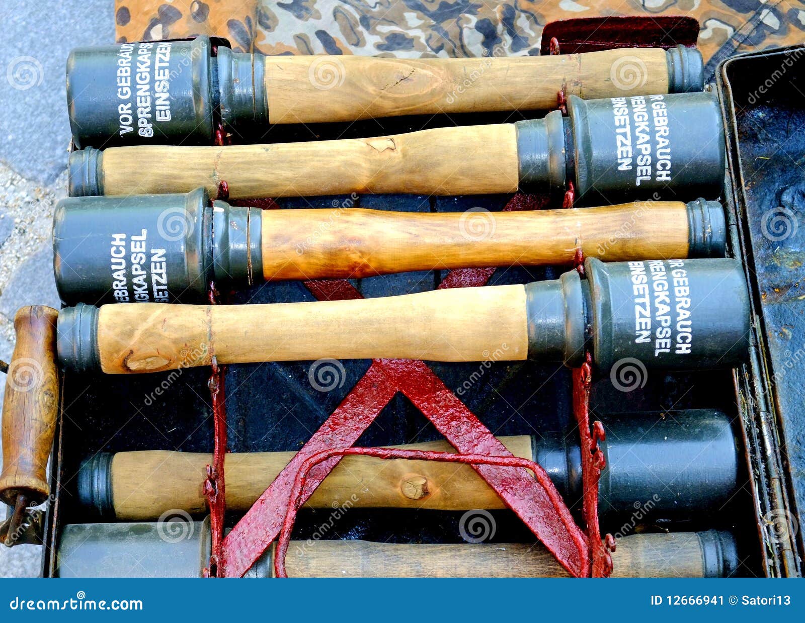 Granadas alemanas imagen de archivo. Imagen de caso, acero - 12666941