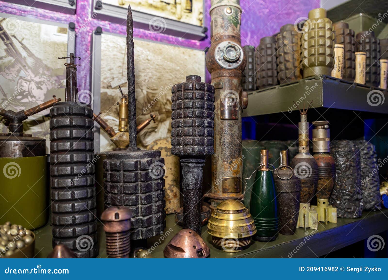 Granadas De Mano De Combate De Tiempos Diferentes Fotografía editorial ...