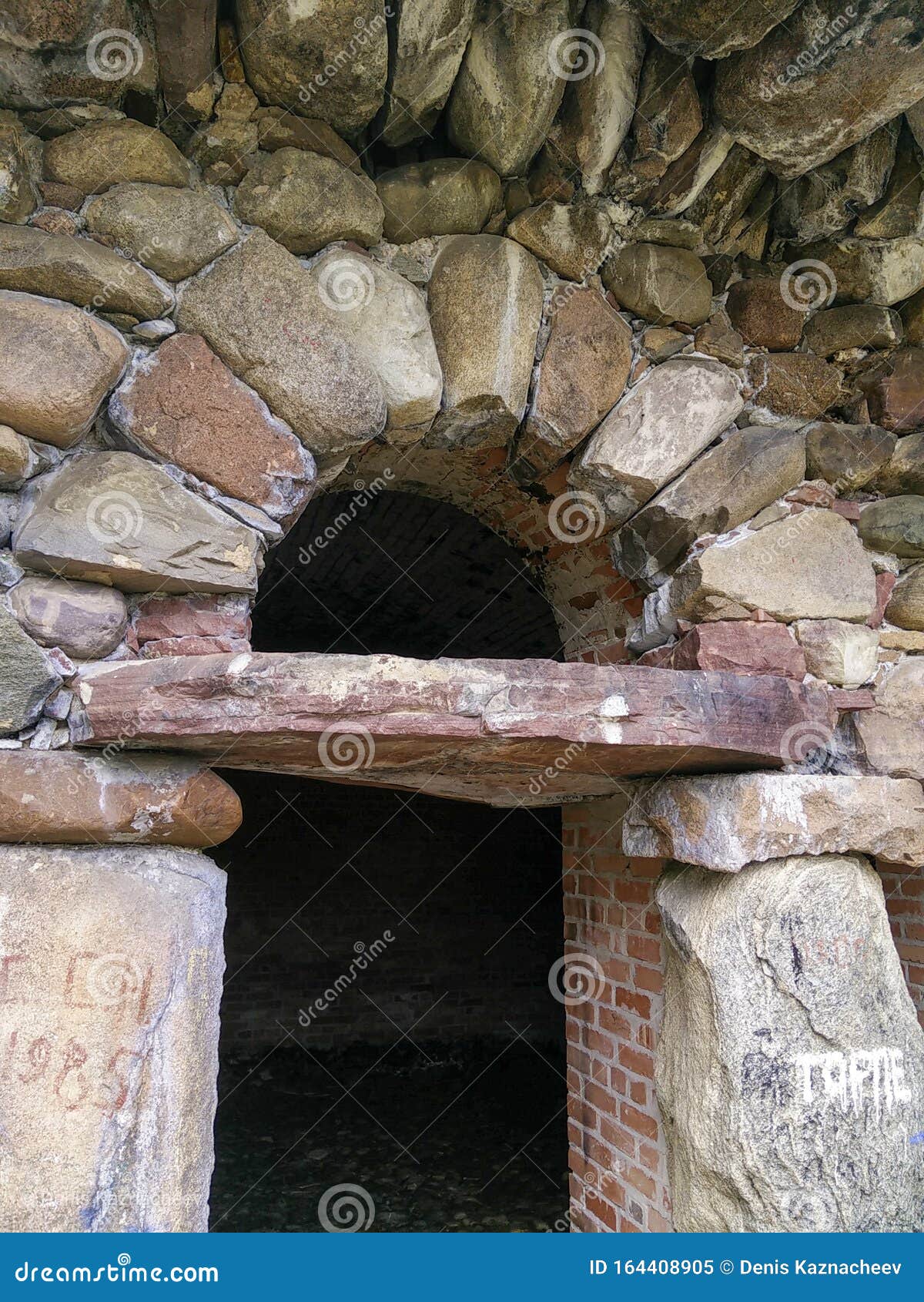 Grand arc de pierre image stock. Image of pierre, roche - 164408905
