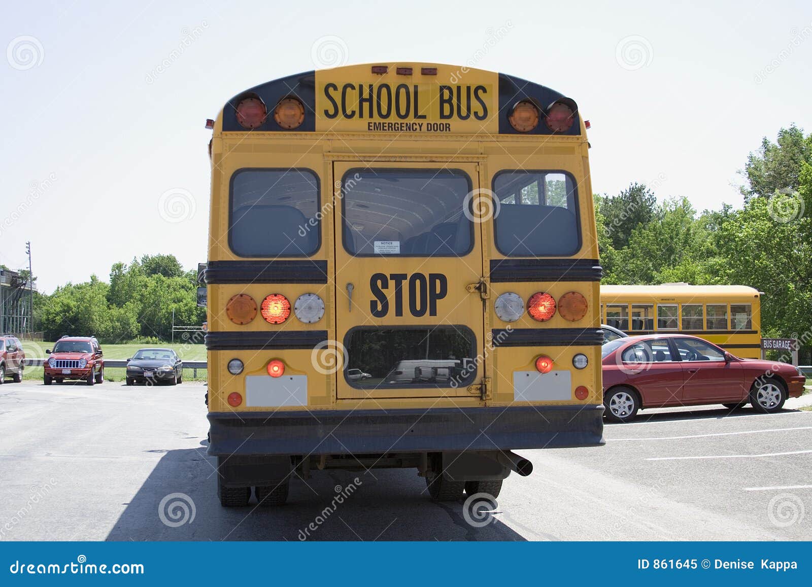 Grand Autobus Scolaire Jaune Image. Image: 861645