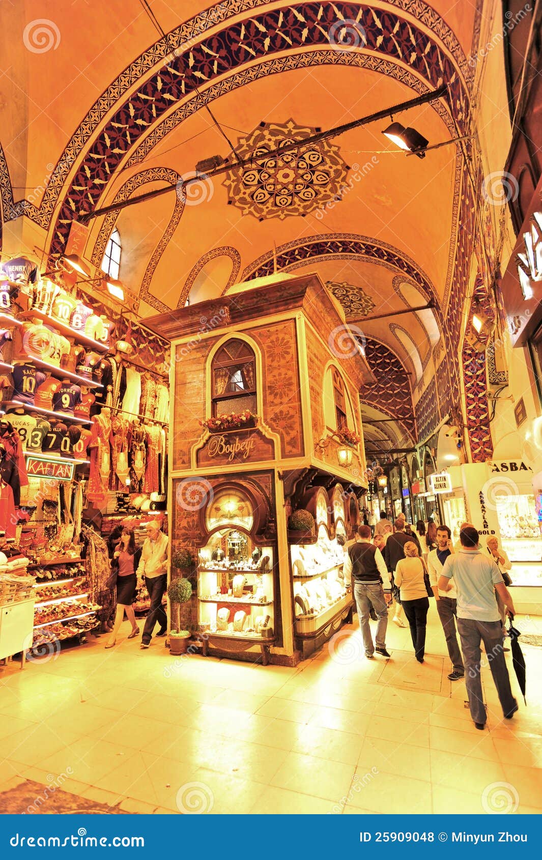 Grand Bazaar Istanbul editorial stock photo. Image of customers - 25909048
