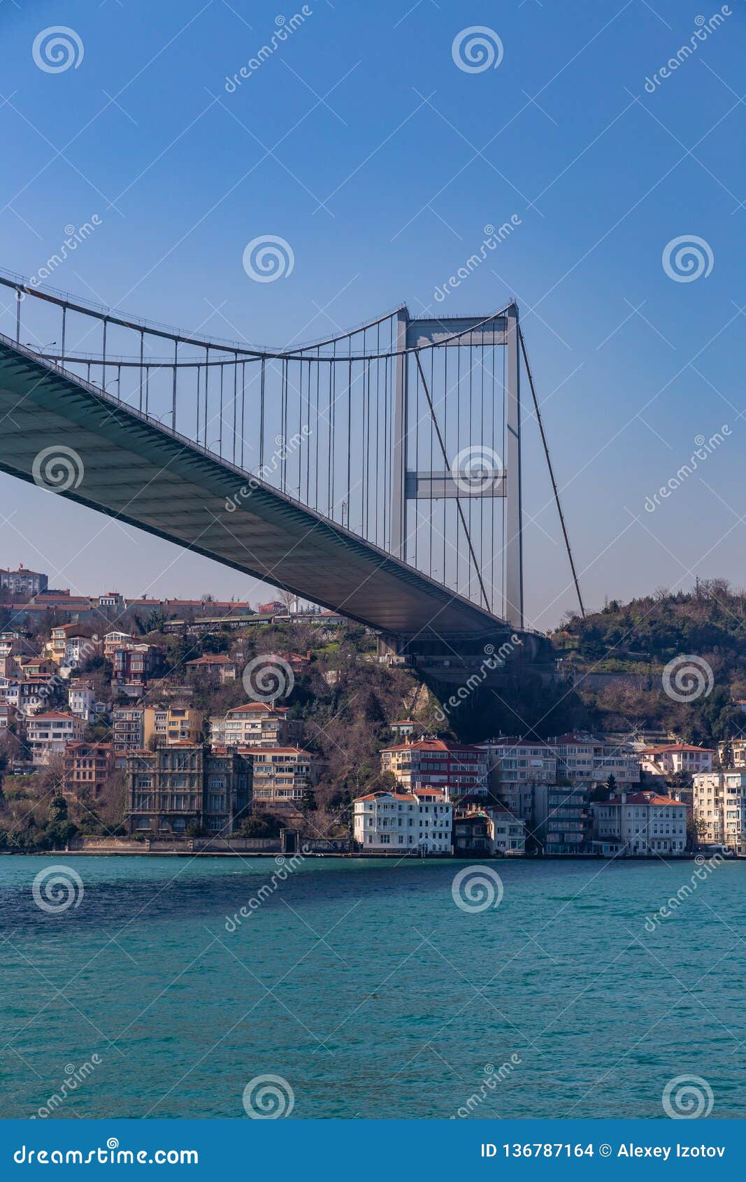The Grand Bridge of Sultan Mehmed Fatih through the Bosphorus, Turkey ...