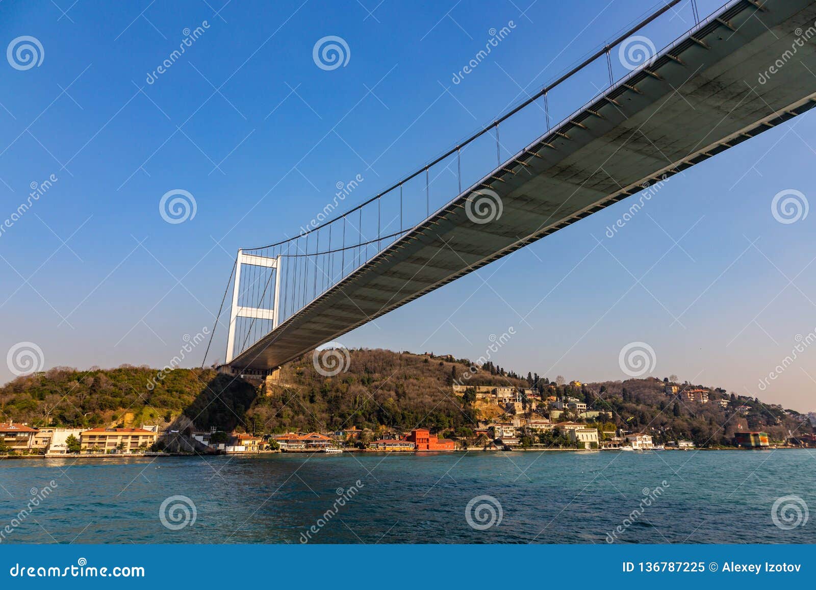The Grand Bridge of Sultan Mehmed Fatih through the Bosphorus, Turkey ...