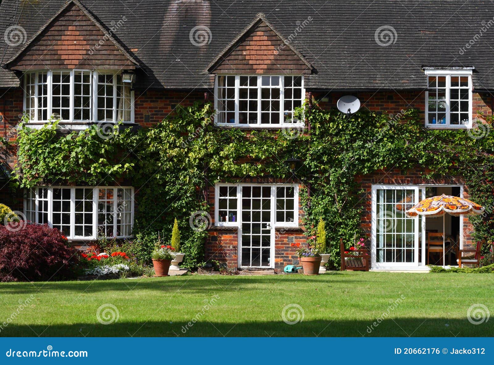 Grand Country House stock photo. Image of door, english - 20662176