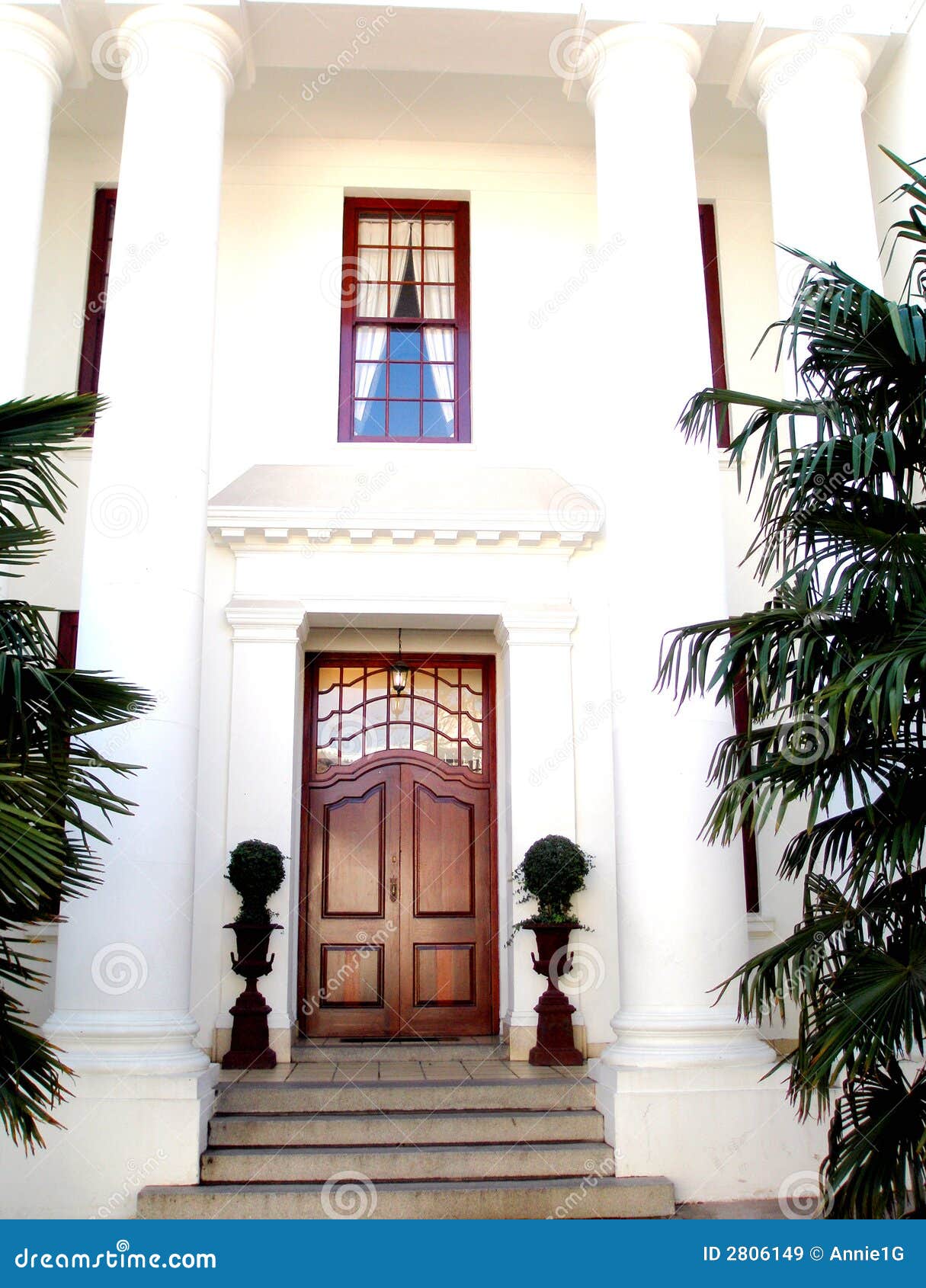 Grand Entrance Staircase Stock Photo | CartoonDealer.com #16088142