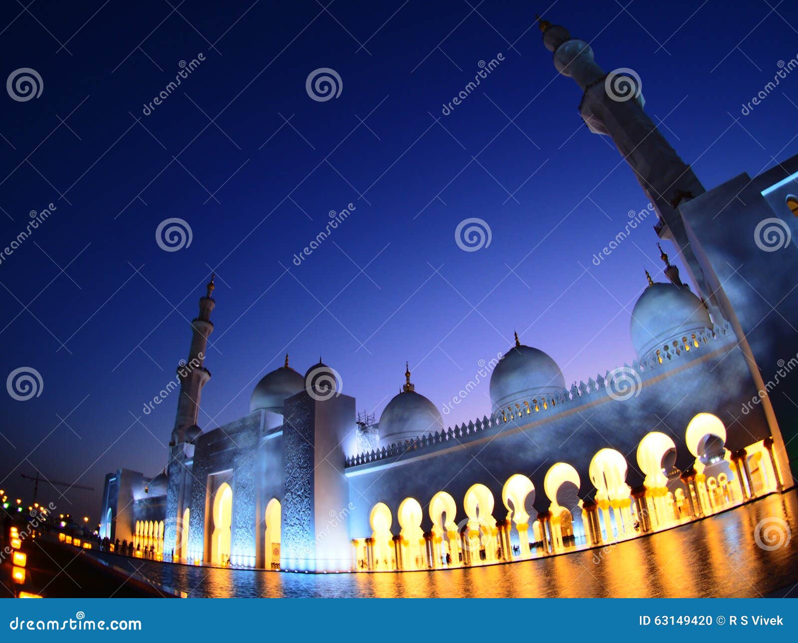 Grand lighting in mosque editorial image. Image of sheikh - 63149420