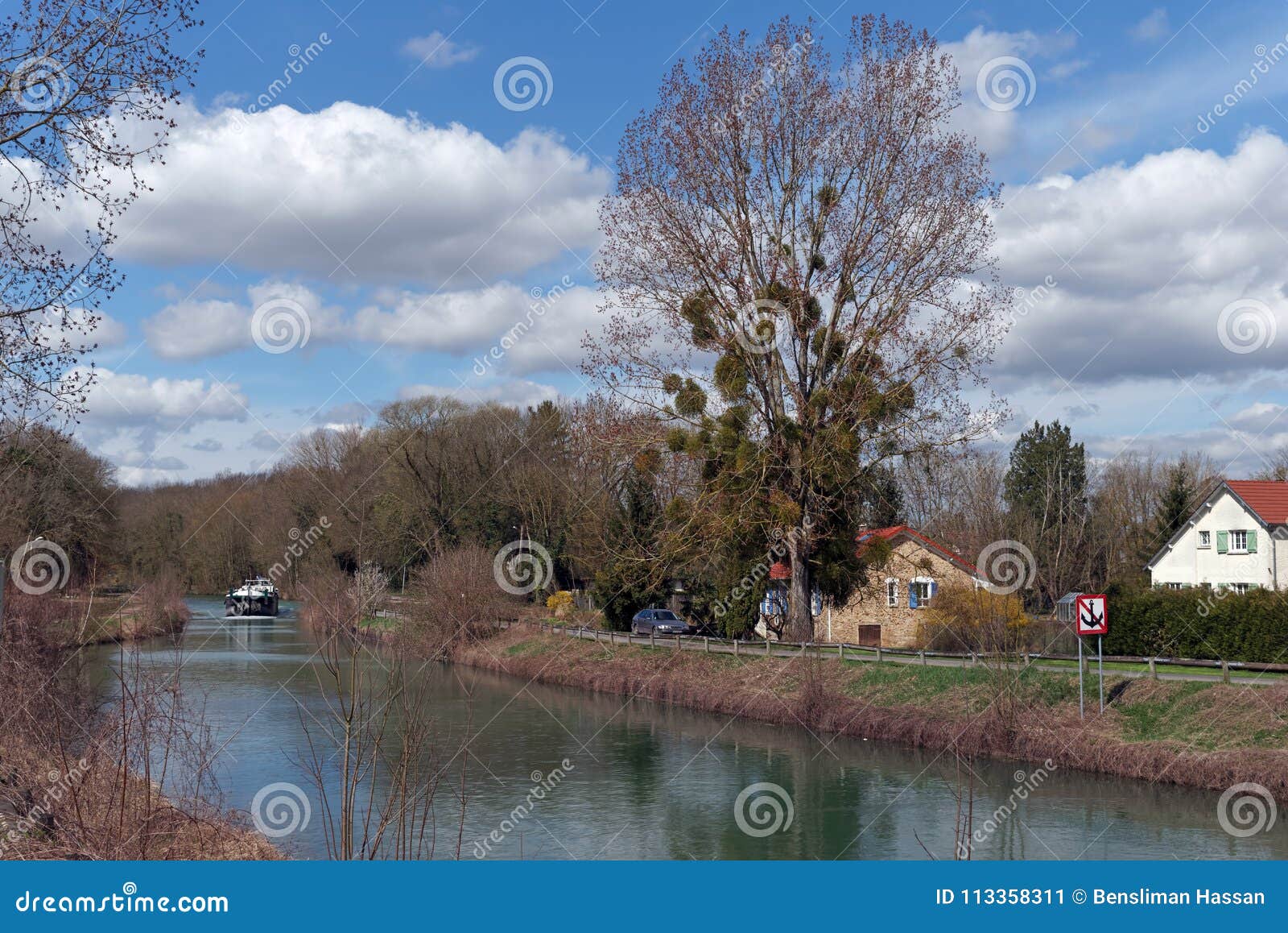 Grand Morin canal stock image. Image of nature, outdoor - 113358311