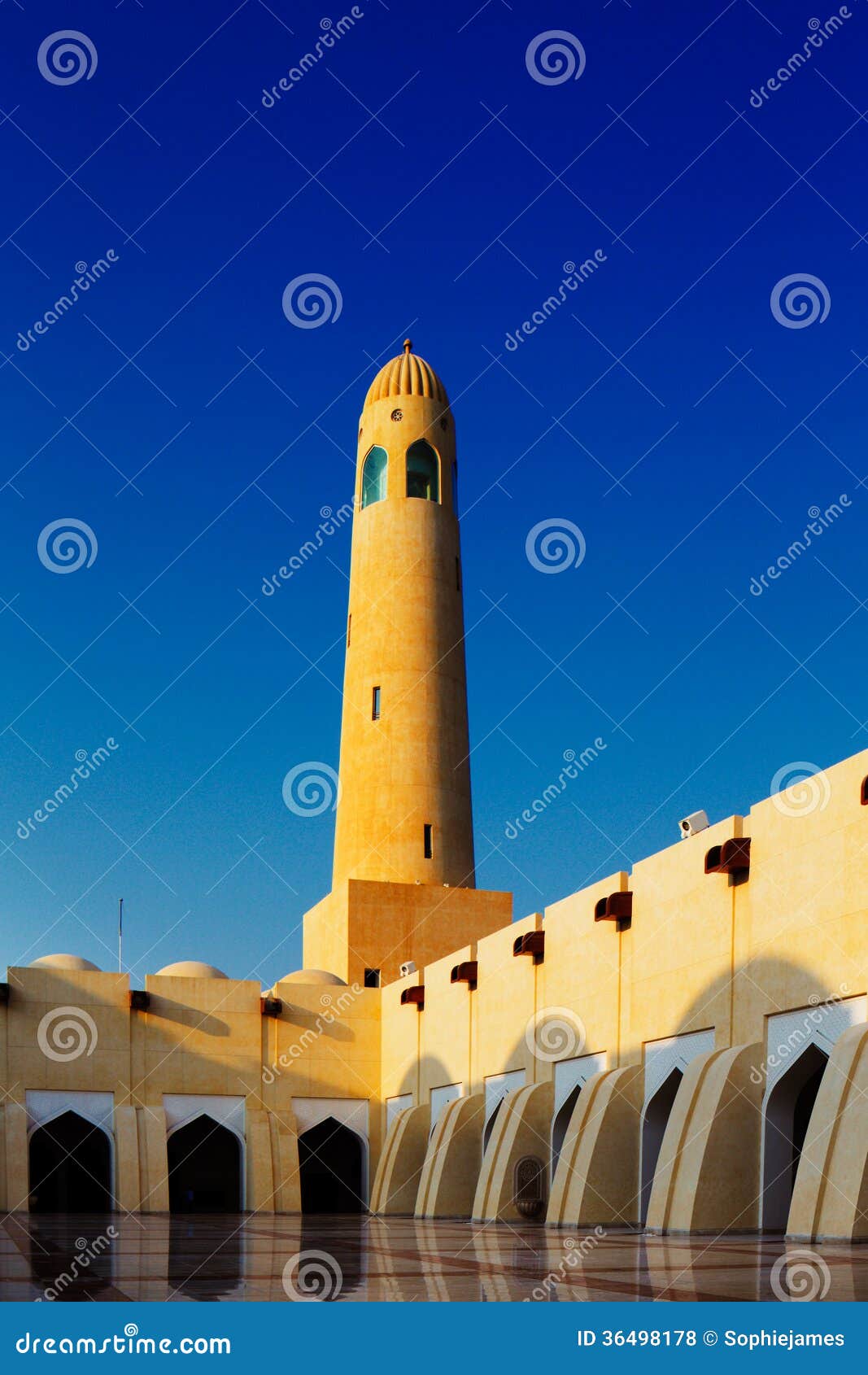 The Grand Mosque of Doha, Qatar Stock Photo - Image of grand, exterior ...