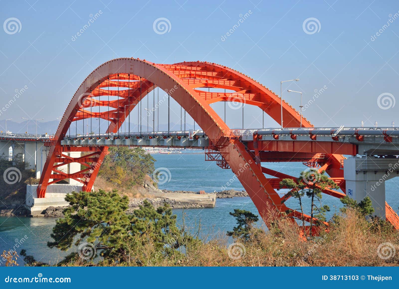 Grand Pont De Voûte Dans Samcheonpo Image stock - Image du onde, ciel ...