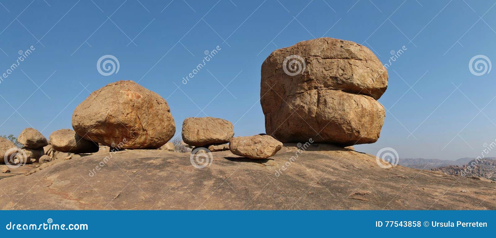 Grand Rocher Rond De Granit Dans Hampi, Inde Photo stock - Image du ...