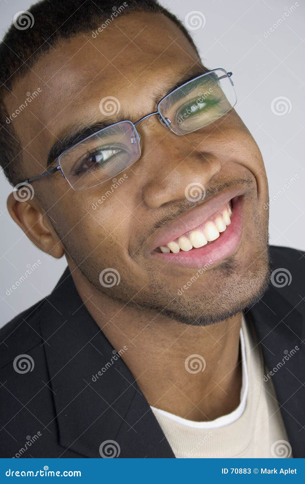 Grand sourire image stock. Image du pensif, plaisir, mode - 70883