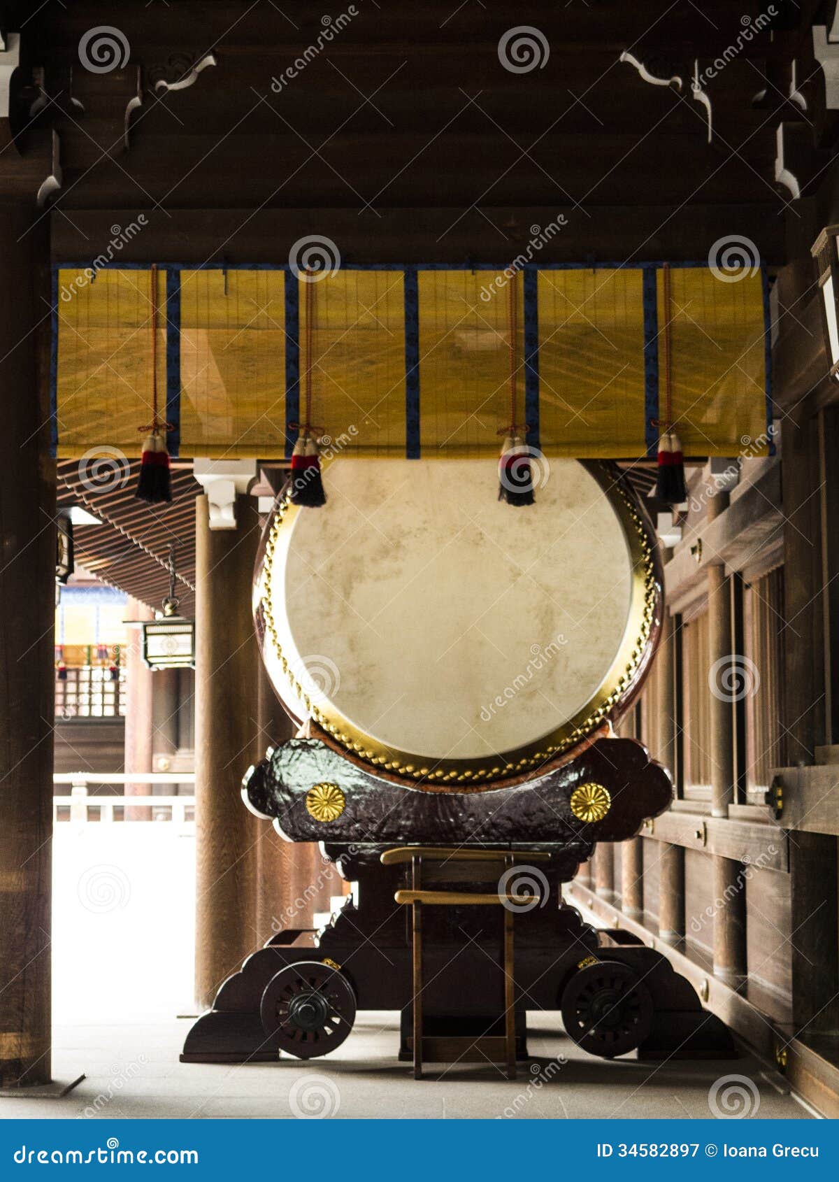 Grand tambour de taiko image stock. Image du bouddhiste - 34582897