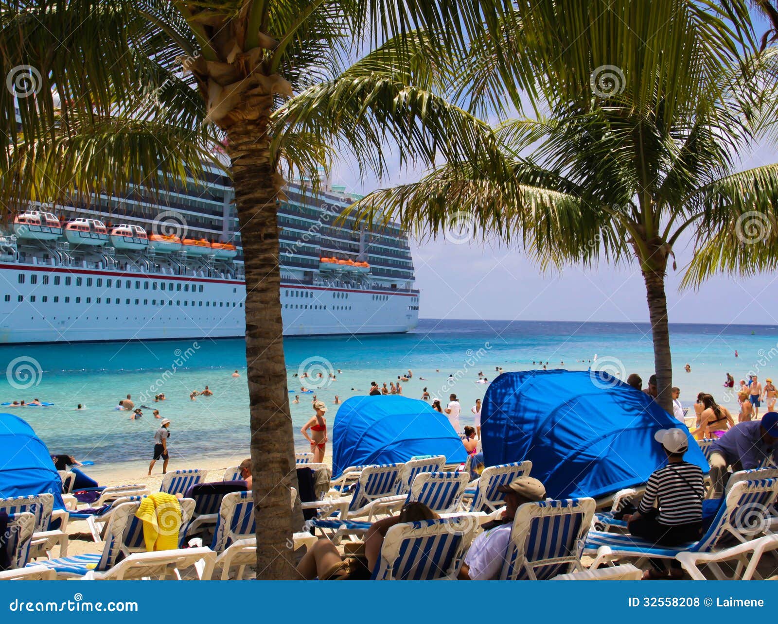 Grand Turk beach editorial stock photo. Image of destination - 32558208