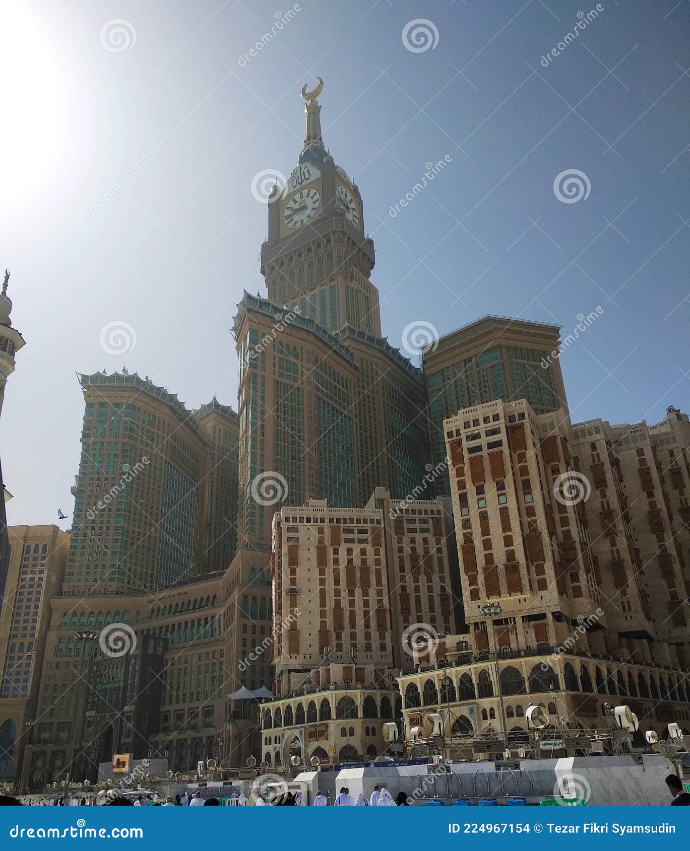 Grand Zamzam Tower in Mecca Editorial Stock Image - Image of clock ...