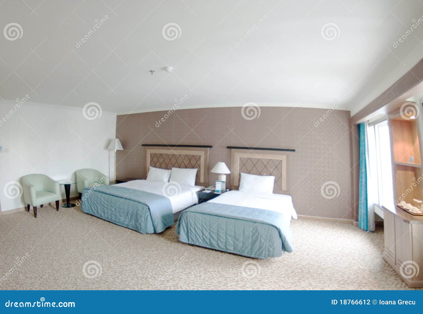 Grande camera di albergo fotografia stock. Immagine di comodo - 18766612