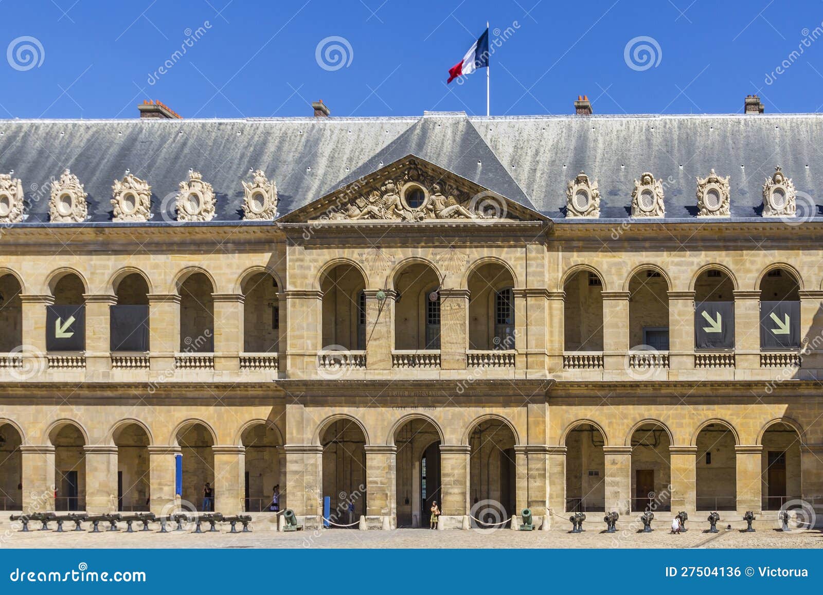 Grande Corte Del Complesso Di Les Invalides, Parigi Fotografia Stock ...