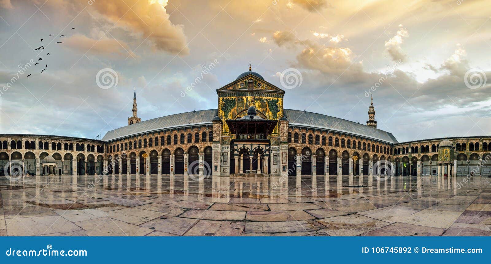 Grande Mosquée D'Umayyad De Damas Photo stock - Image of vieux, noir ...