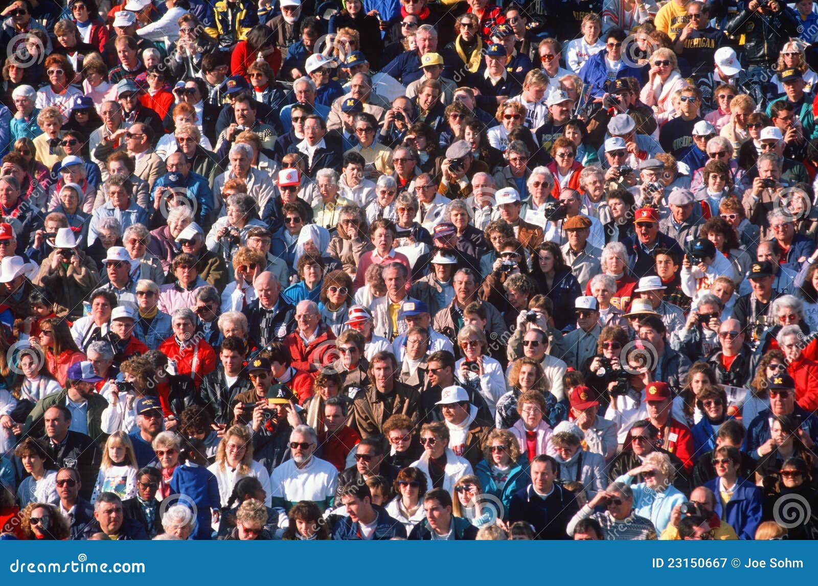 Grande Multidão De Povos No Evento Fotografia Editorial - Imagem de ...