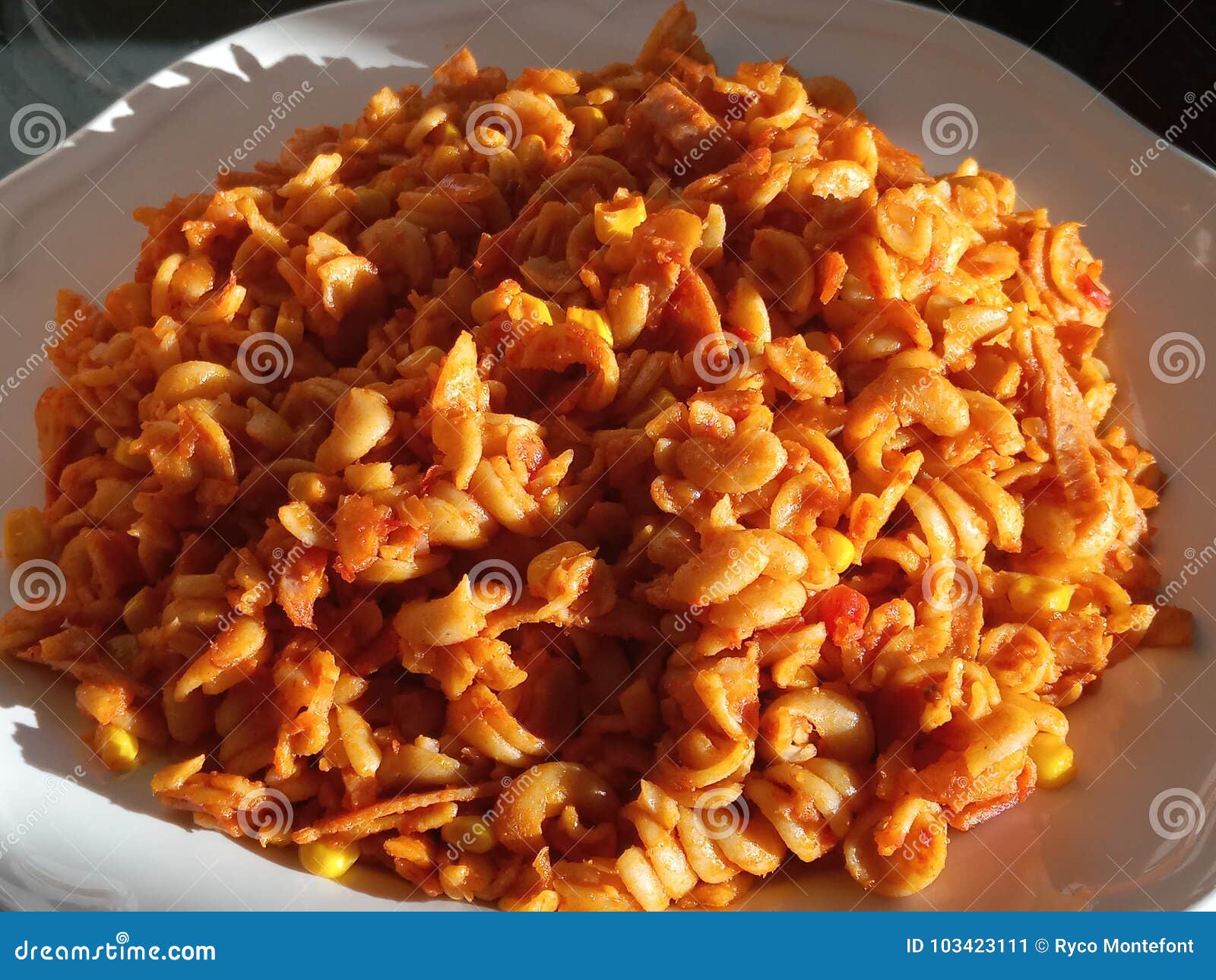 A Grande Parcela De Massa Do Tomate Coze Imagem de Stock - Imagem de ...