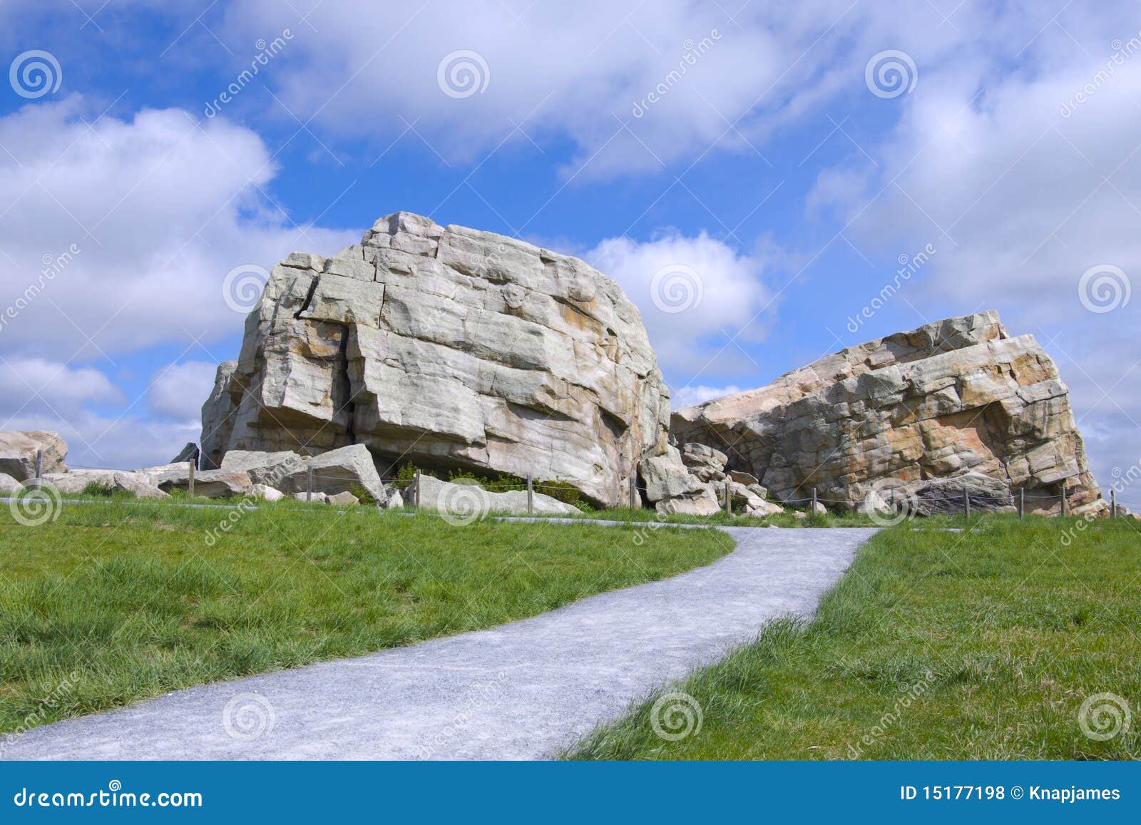 Grande roccia fotografia stock. Immagine di cielo, limite - 15177198