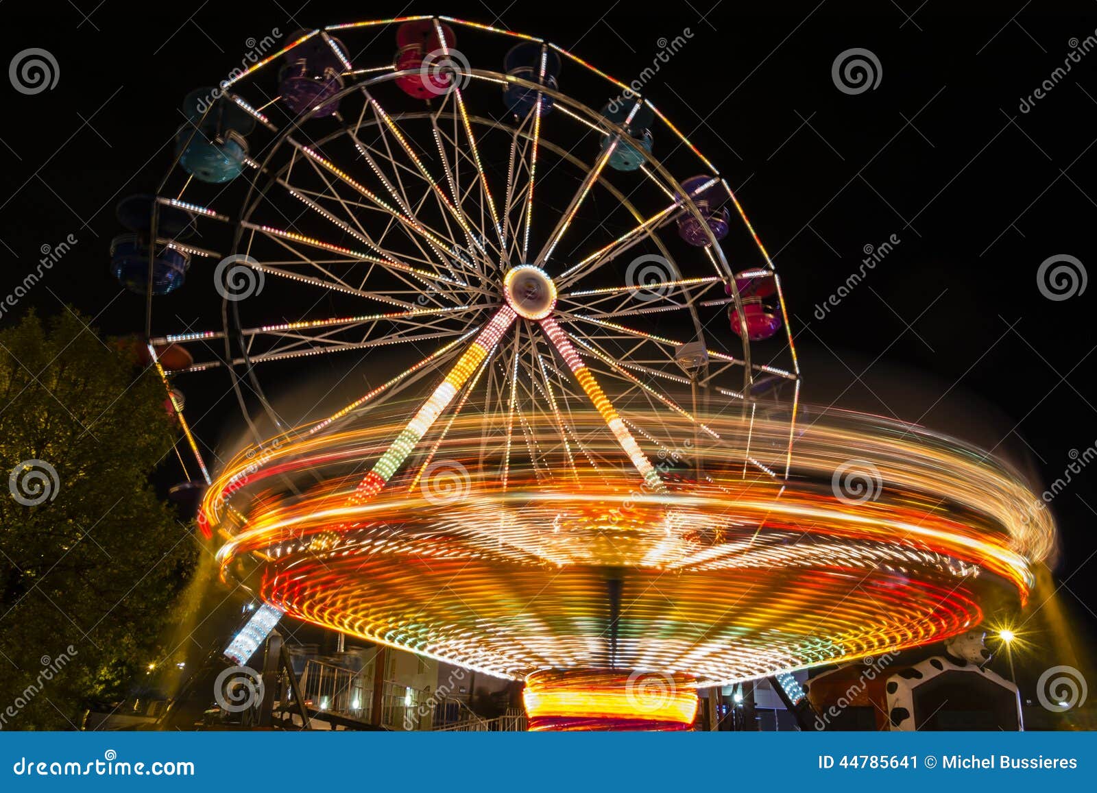 Grande roue et rond point image stock. Image du lumières - 44785641